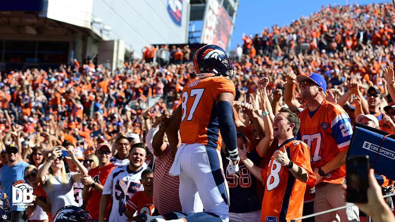 Broncos Fans Cheering