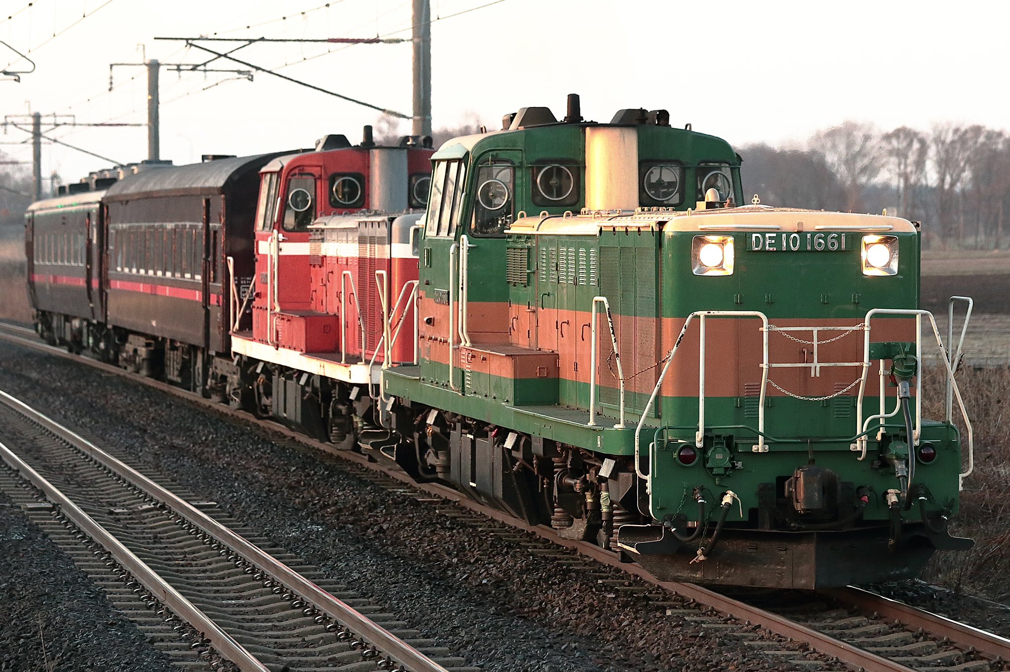 高野しずか on Twitter: "2021/03/31〜04/01 DE10 1661 DE10 1690 スハシ44 1 スハフ14 505 https://t.co ...