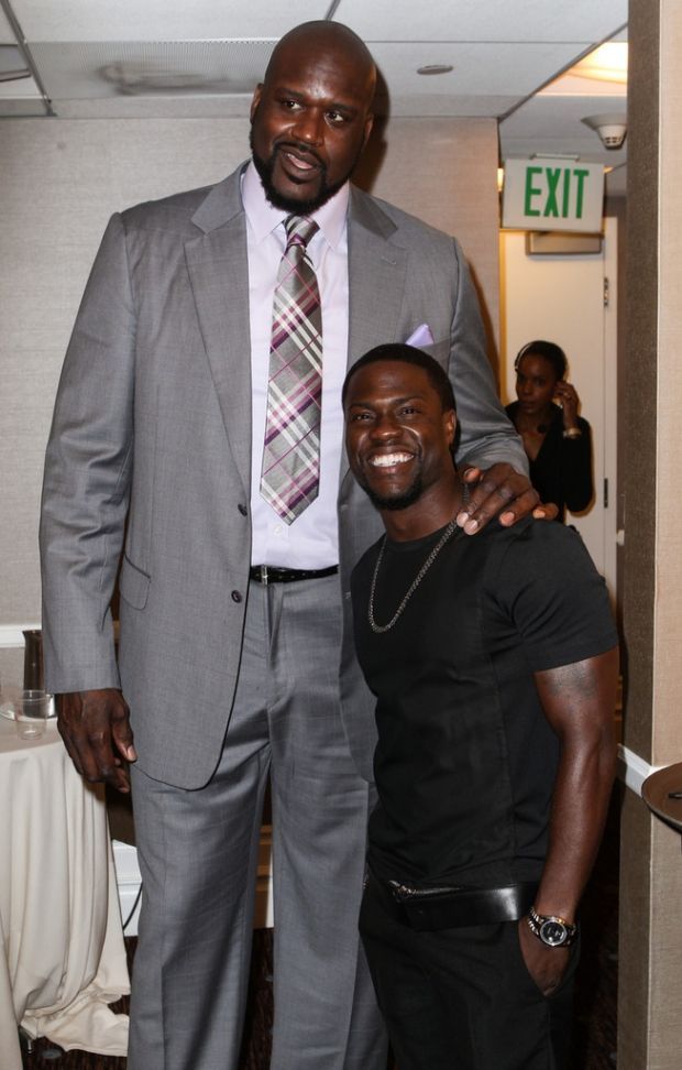 Kevin Hart And Shaq Standing Next To Each Other