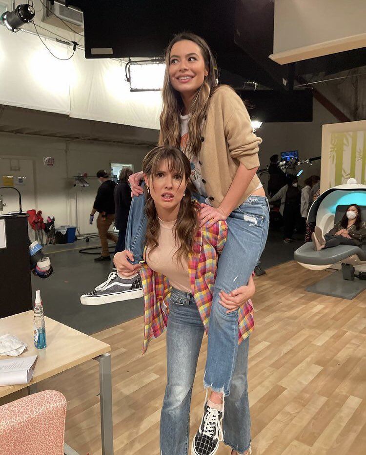 Miranda Cosgrove Yoga Pants