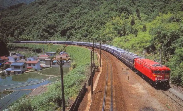 aka on Twitter: "#長編成の美学 一回だけ走行した EF67-1号機性能試験列車 EF67+マヤ10+14系15両+EF58＝18両…