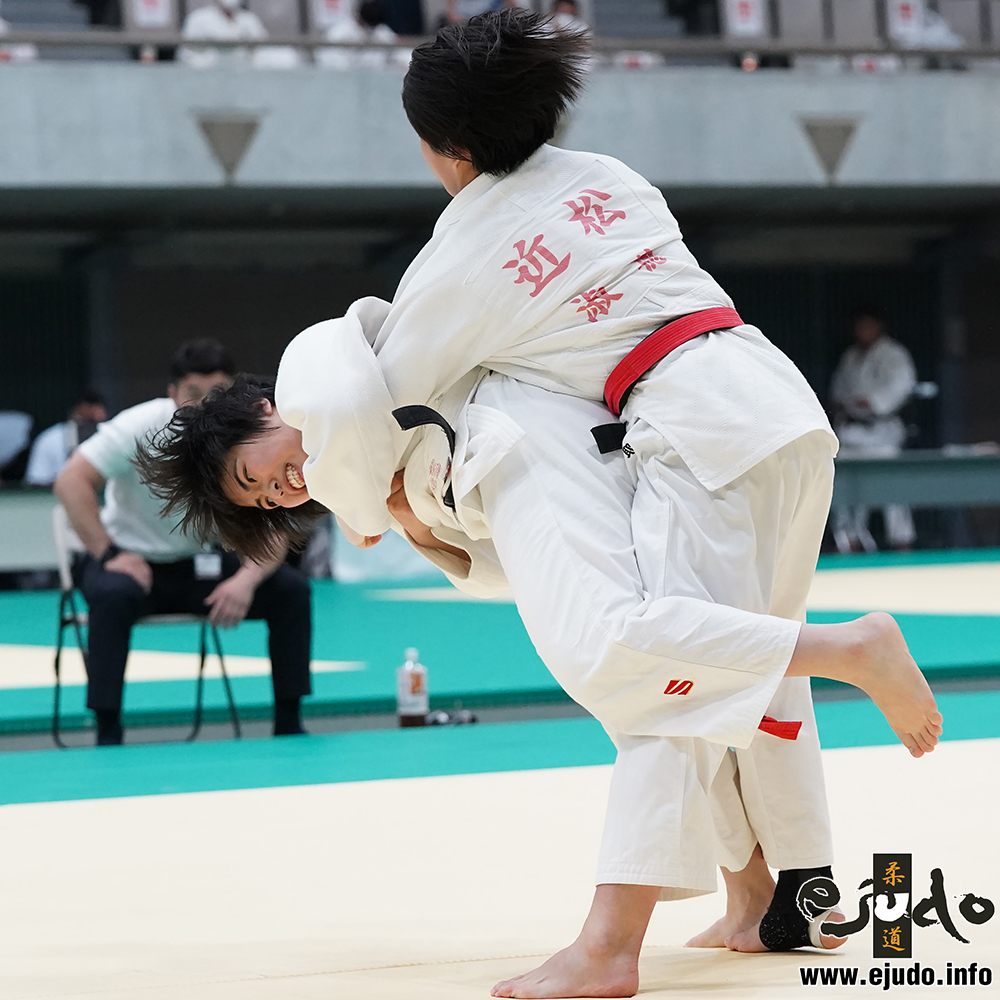 eJudo編集長 古田 英毅 on Twitter: "78kg級決勝、稲葉千皓(国士舘)が近松麻耶(淑徳)から払巻込で2つ目の「技有」。 #柔道IH予選2021 https://t.co ...