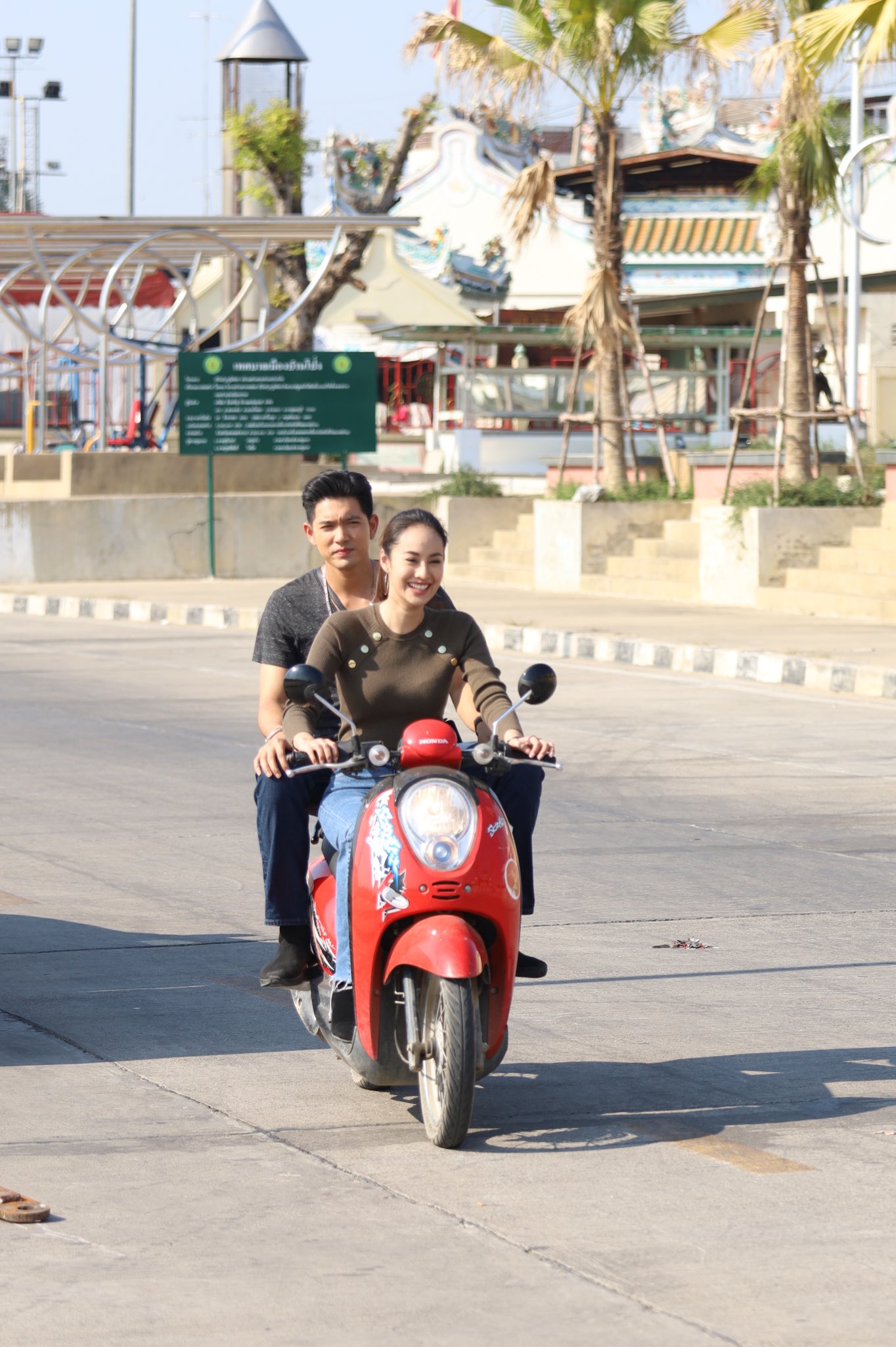 Tum_chin on Twitter: "คันนี้แหละ เหมาะละ ปลอดภัย 555 #เผาขนep6 #PhaokhonEp6 LAY DOWN AND FIRE…