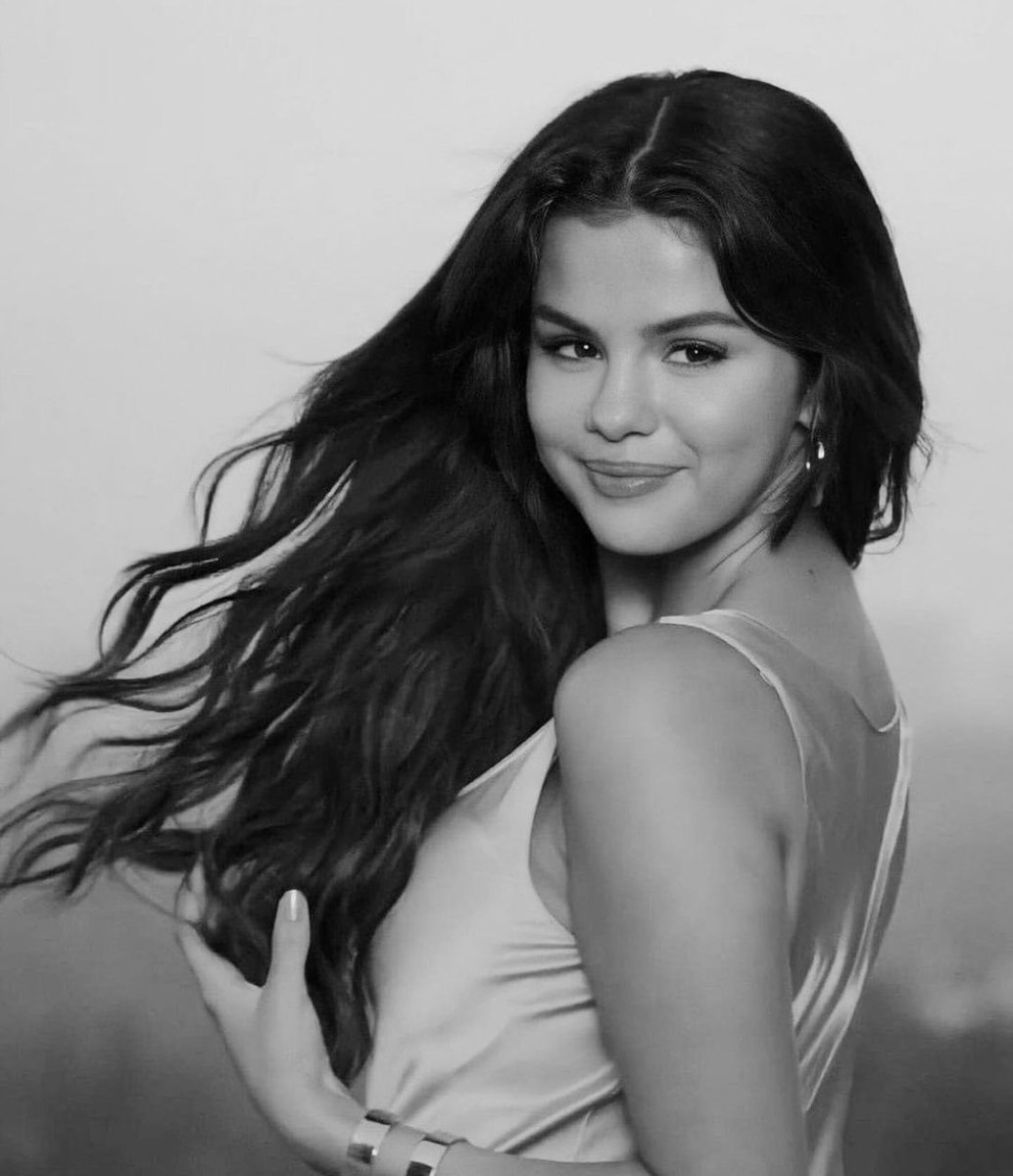 selena pics @selenapng