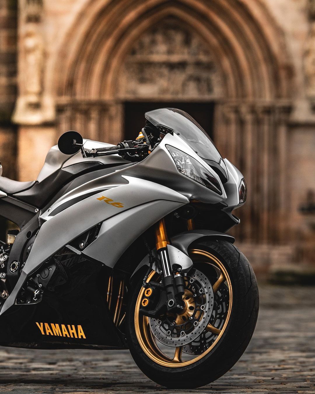 Yamaha R6 Black And Gold Wallpaper