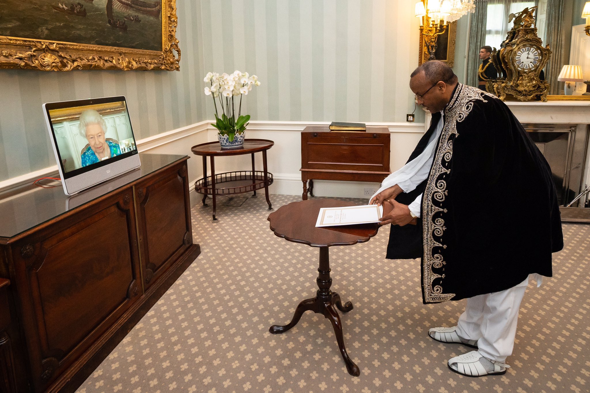 Ambassador Teferi Melesse Desta 🇪🇹🇬🇧 on Twitter: "It was an absolute honour to formally present ...