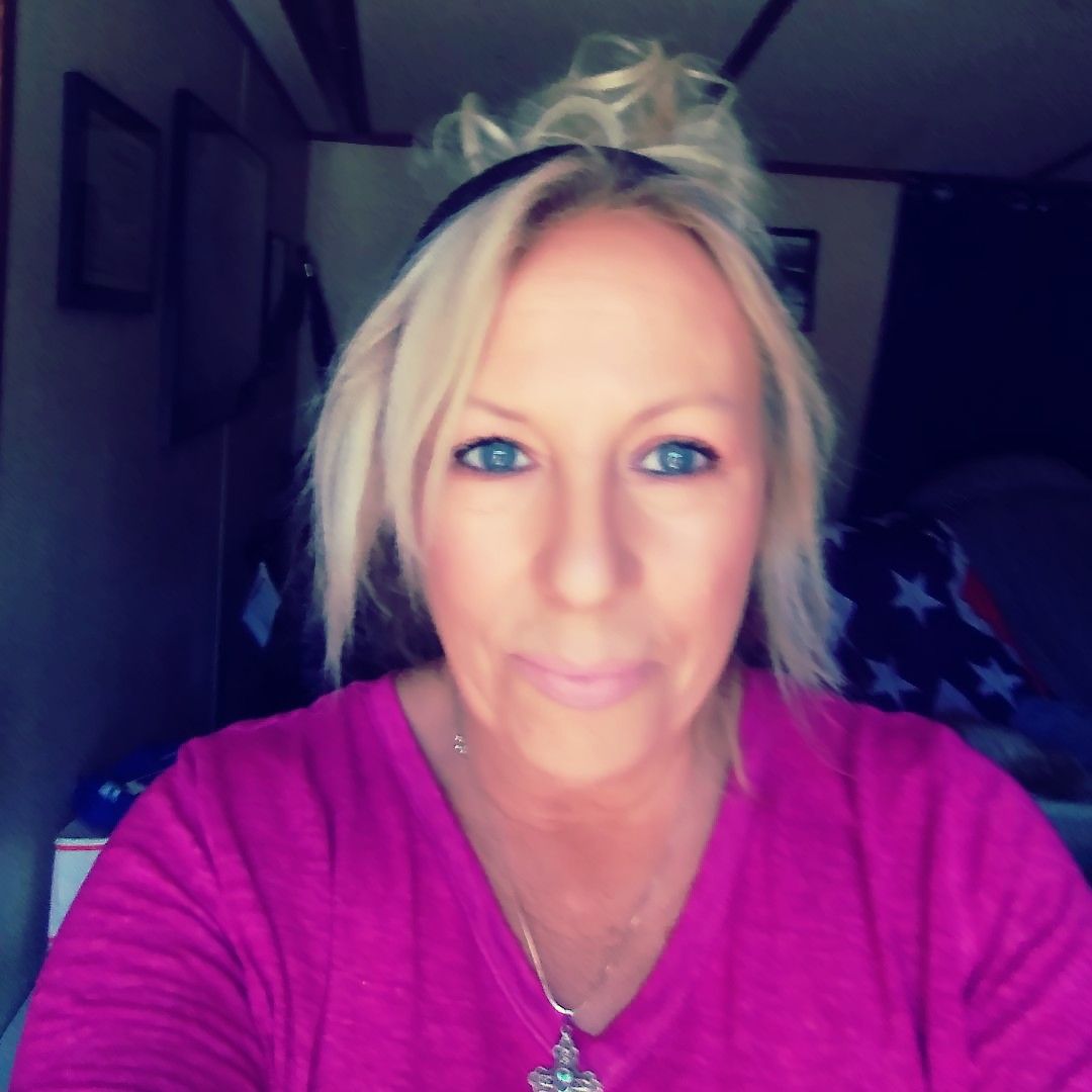 April Robinson's Instagram, Twitter & Facebook on IDCrawl