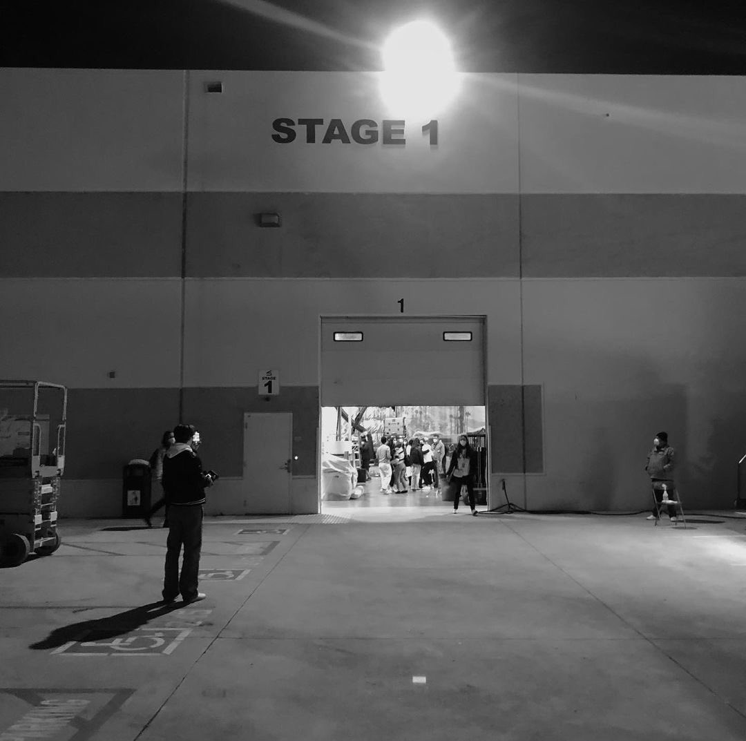 HSD On Twitter Harry On The Set Of DontWorryDarling On The Last Day hsd-on-twitter-harry-on-the-set-of-dontworrydarling-on-the-last-day