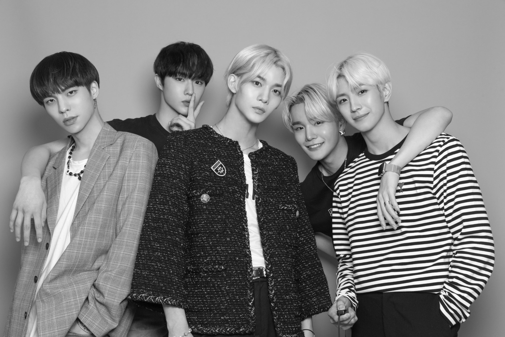 CIX_Official on Twitter: "Black and White photo 2021 :: CIX #CIX #씨아이엑스 #BX #승훈 #배진영 #용희 #현석 ...