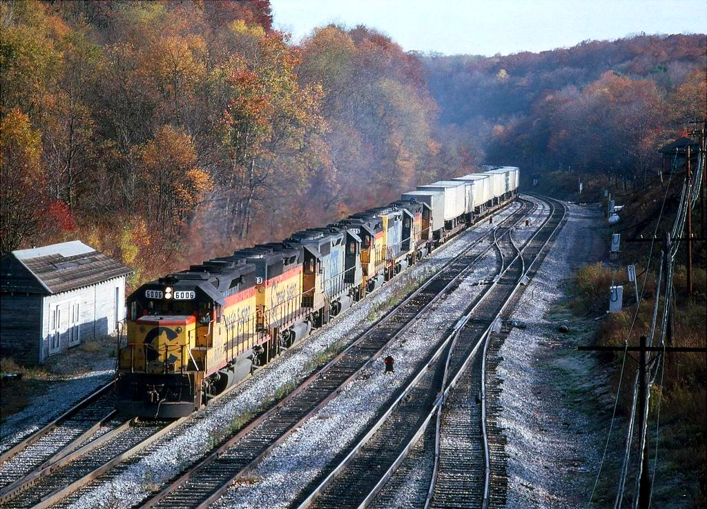 American-Rails.com on Twitter: "A string of six Chessie System and early CSX Geeps, led by GP40 ...