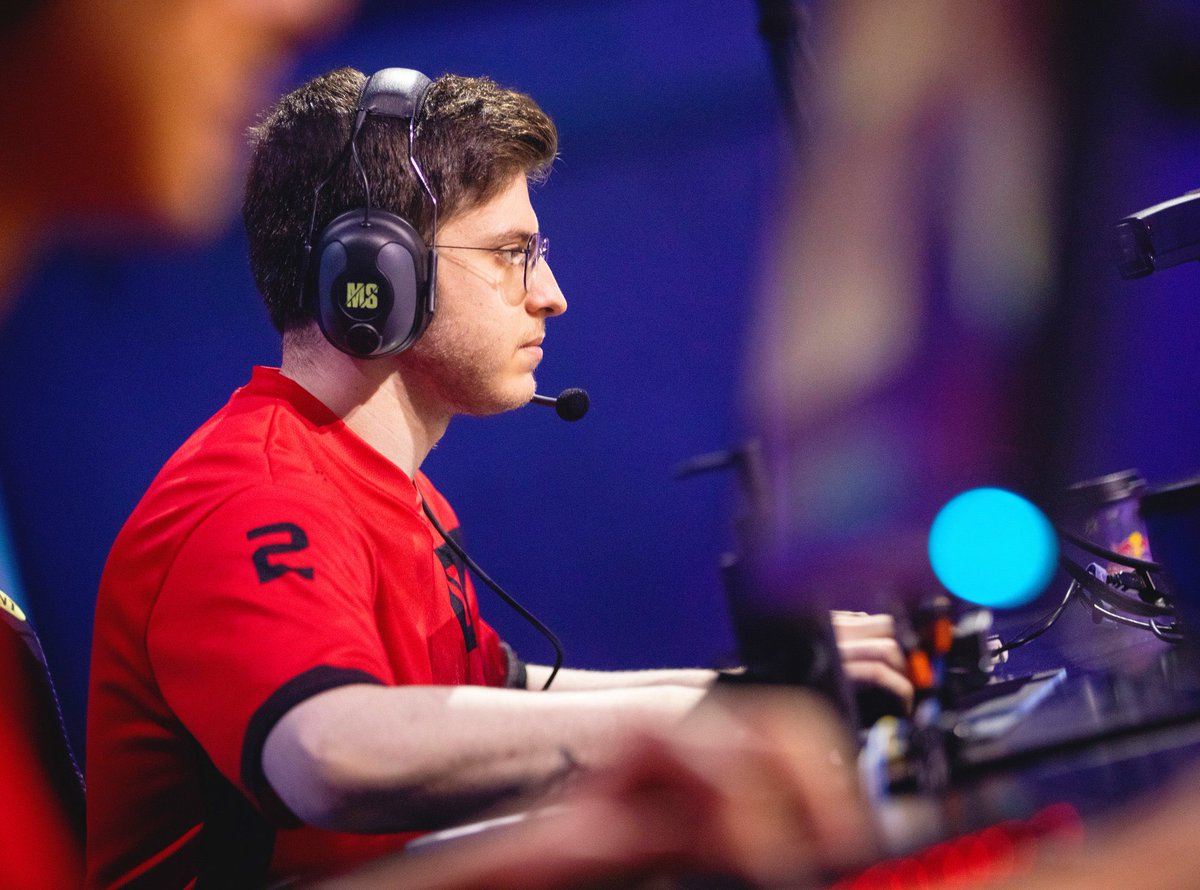 zombs praises the realistic gamer setup at IceLAN : r/ValorantCompetitive