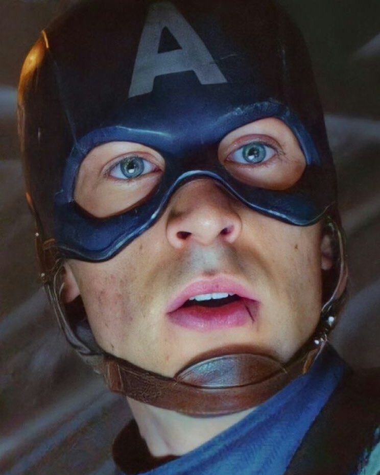 Chris Evans Eye Color