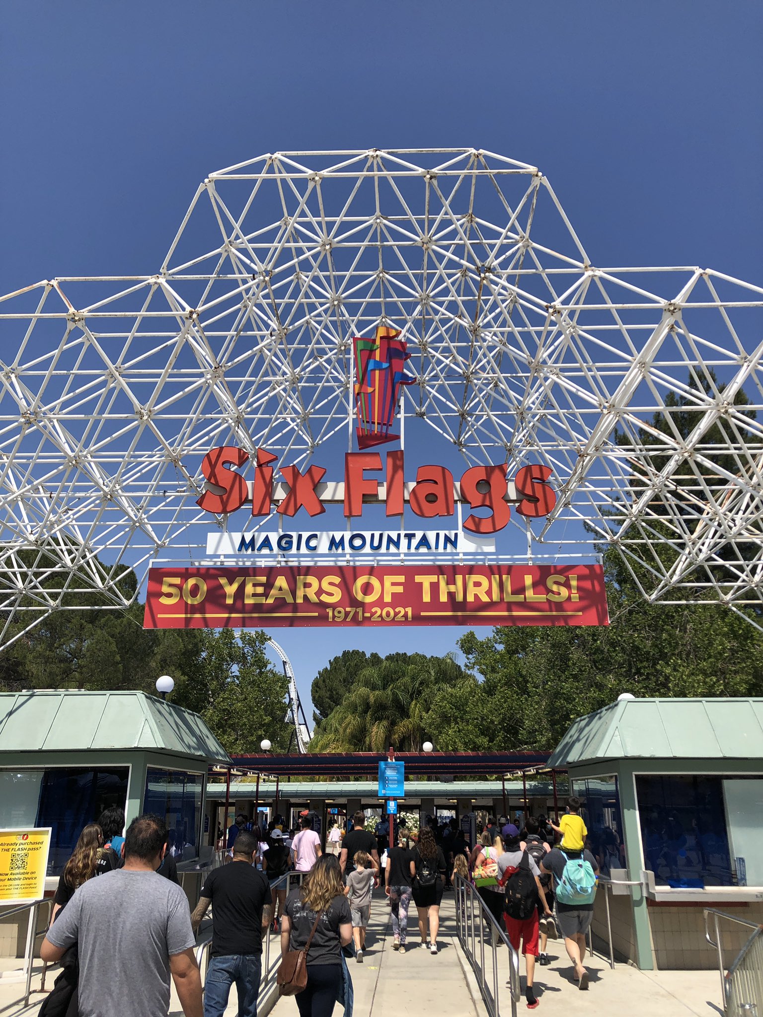 Six Flags Magic Mountain Entrance