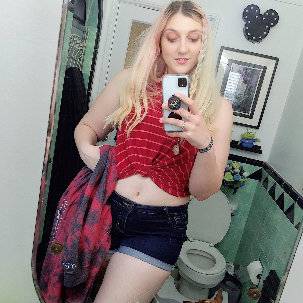 Mel Capperino-Garcia #BLM 🏳️‍🌈🏳️‍🌈🏳️‍🌈 on Twitter: "Normalize sneaking off to the bathroom to ...