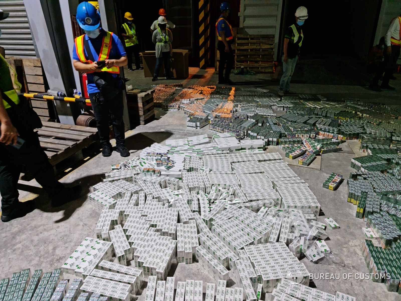 News5 on Twitter: "LOOK | Kinumpiska ng Bureau of Customs Port of Subic ang dalawang shipment ng ...