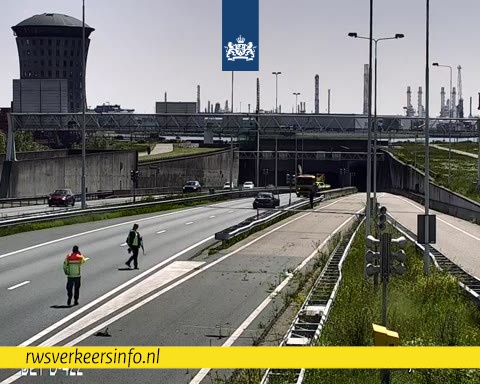 Rijkswaterstaat Verkeersinformatie on Twitter: "Vertraging op de #A4 richting Den Haag door een ...