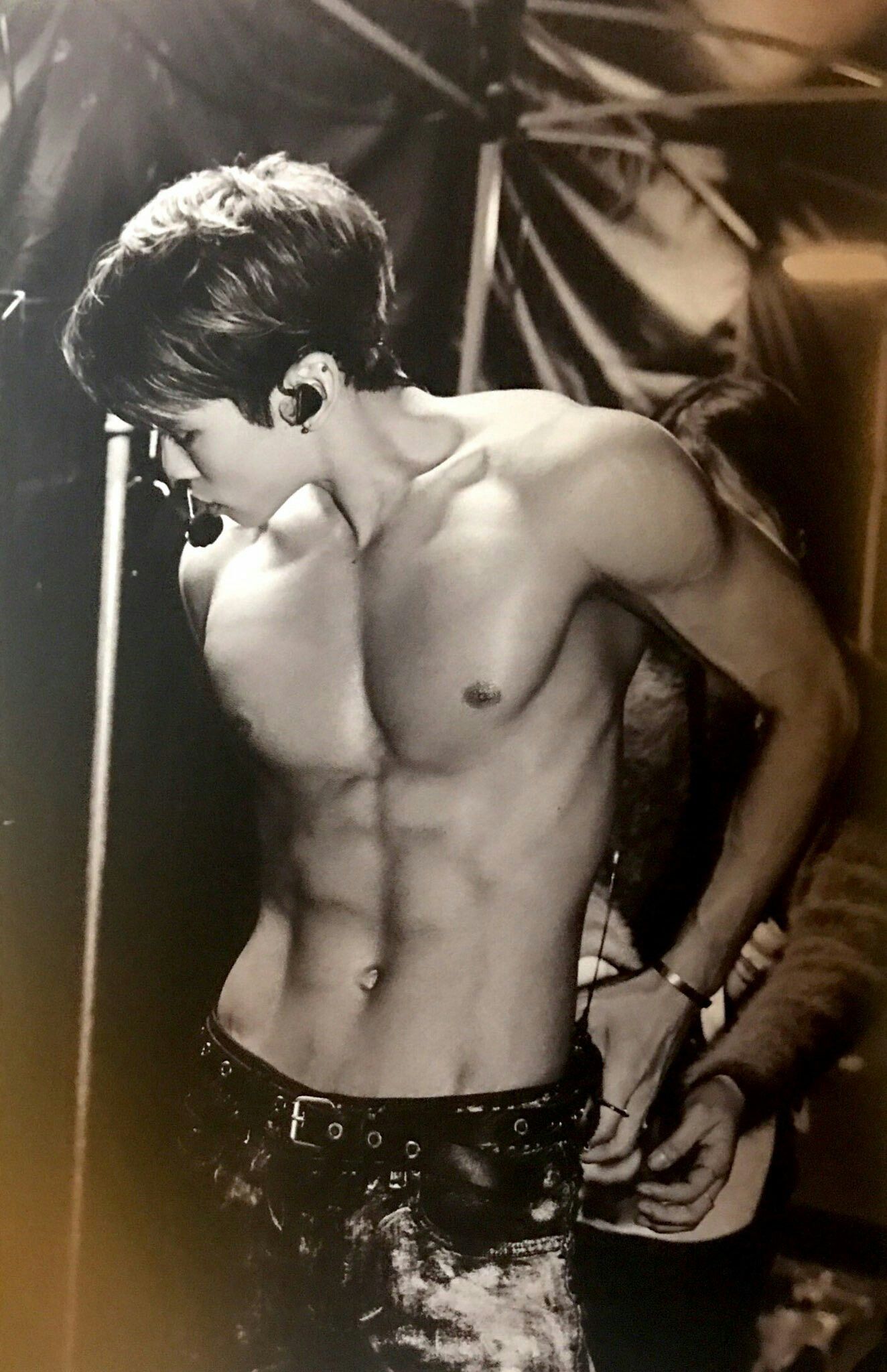Kim Jonghyun Abs