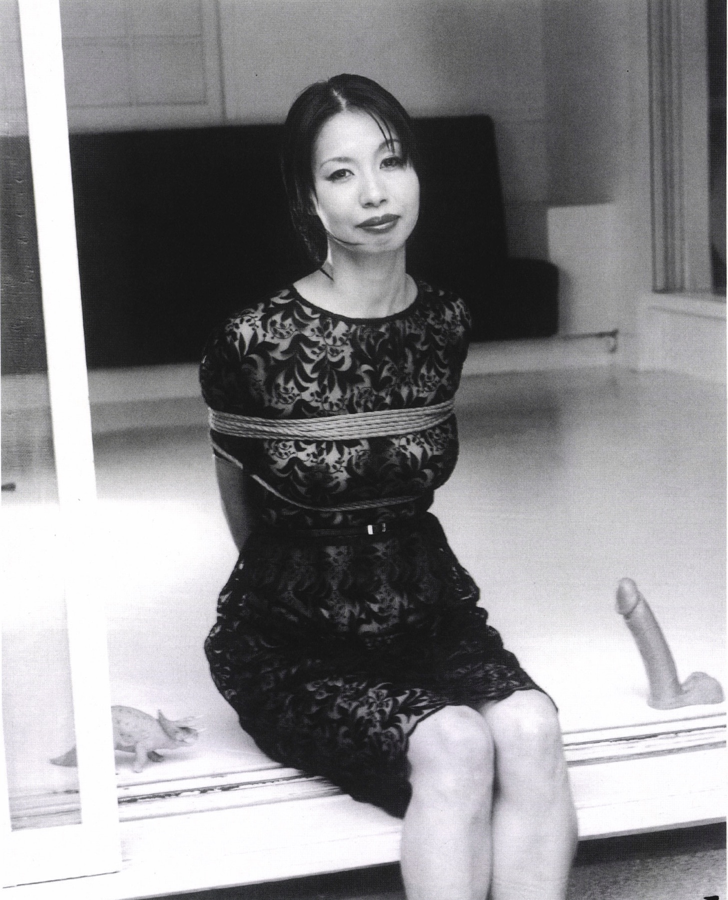 Salon de SM on Twitter: "『緊縛礼讃 第十回』 S&Mスナイパー2008年9月号。写真：荒木経惟、モデル：香月戀子 #荒木経惟 https://t.co/2ZPsoJnF4X"