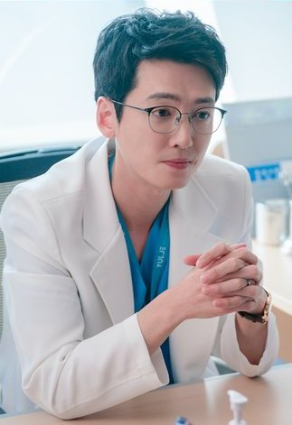 kdrama tweets on Twitter: "Kim Junwan still cuts! My man is so fine 💛 #HospitalPlaylist2 https ...