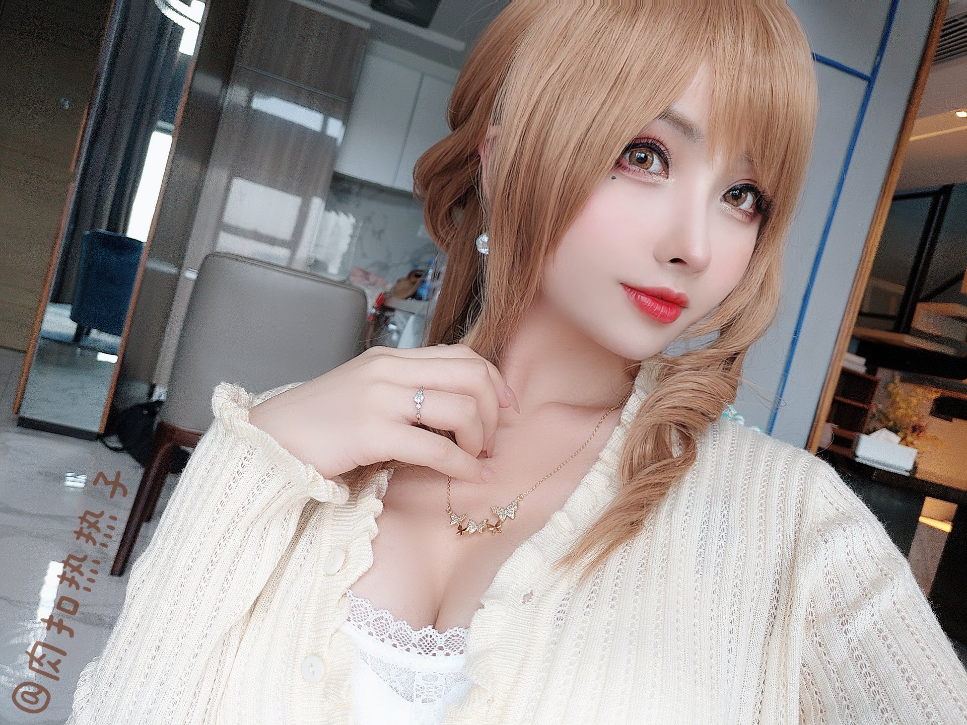 rioko凉凉子 on Twitter: "“太太，今晚的客人你一定会喜欢的～不过...兼职的事，可别被你老公发现了哦。” （年上本的造型之一，是不安分的人妻哦 ️ https://t.co ...