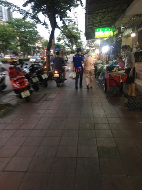 JS100 on Twitter: "ผู้ใช้ทางร้องเรียนจยย.ขี่บนทางเท้าถ.เพชรเกษม ฝั่งตรงข้ามรพ. เกษมราษฎร์ บางแค ...