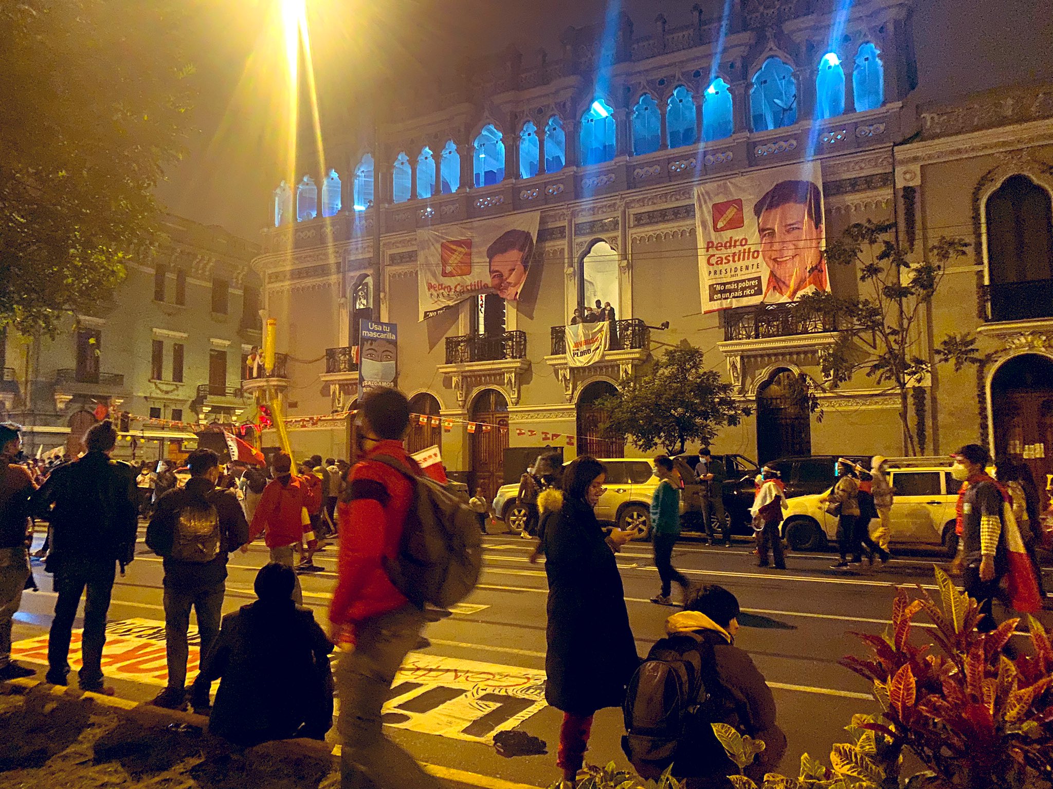 Fiorella Castillo Wallpaper