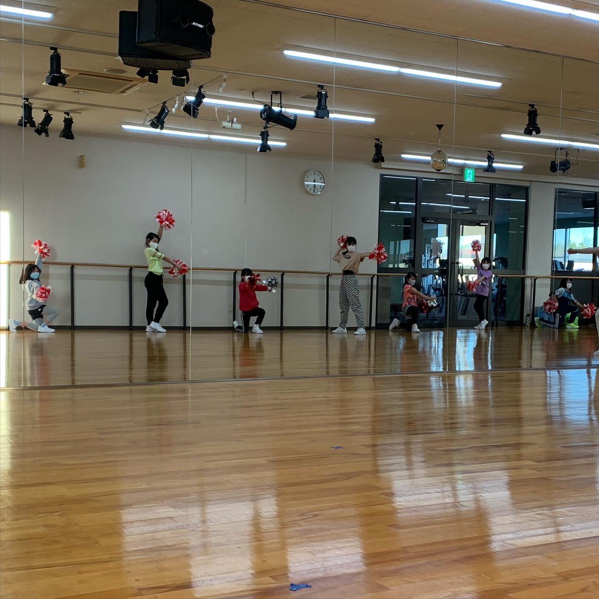 スポーツコミュニティ ブリック on Twitter: "【月曜日のスクール】 キッズチアダンス🎀 カラフルなポンポンを持ってかわいく踊ります♪ バス送迎もあります🚌 お問い合わせお待ちして ...