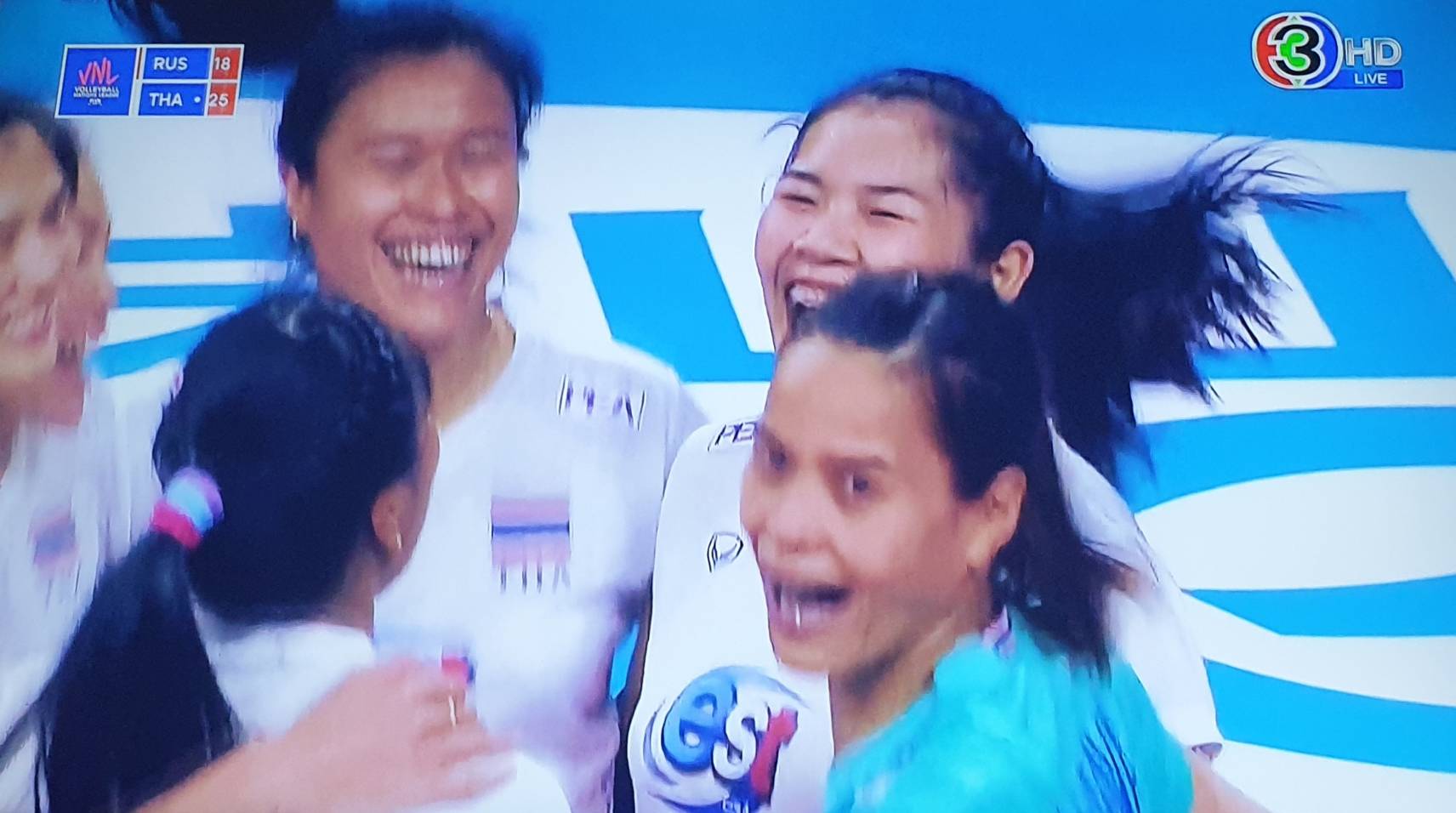 Ch3Thailand on Twitter: "สาวไทยยอดเยี่ยม 👏👏👏 🏐 จบเซตที่ 2 ไทย ชนะ รัสเซีย 25-18 ตีเสมอ 1-1 เซต ...
