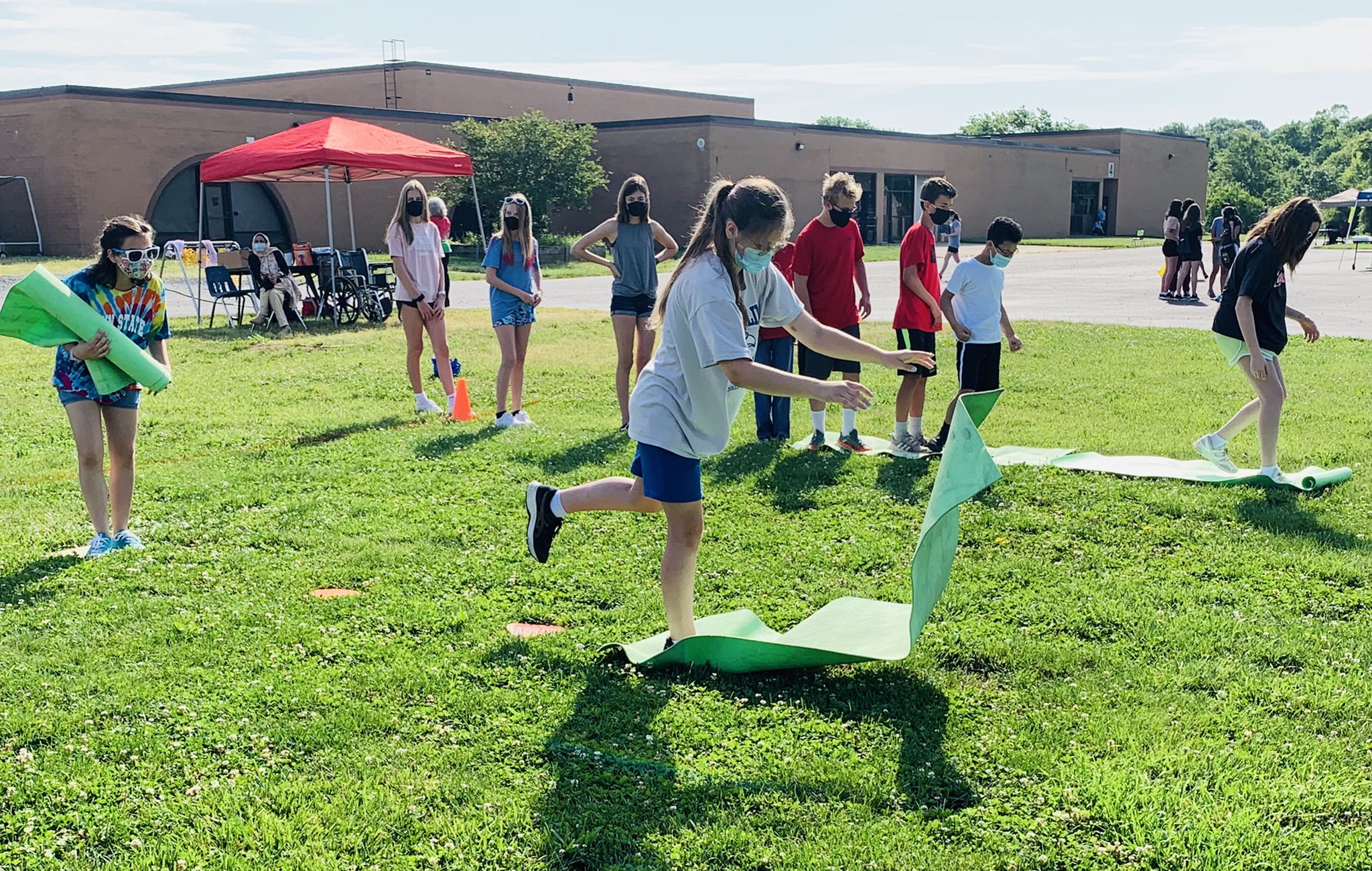 Franklin MS on Twitter: "Teamwork on display as students work together ...