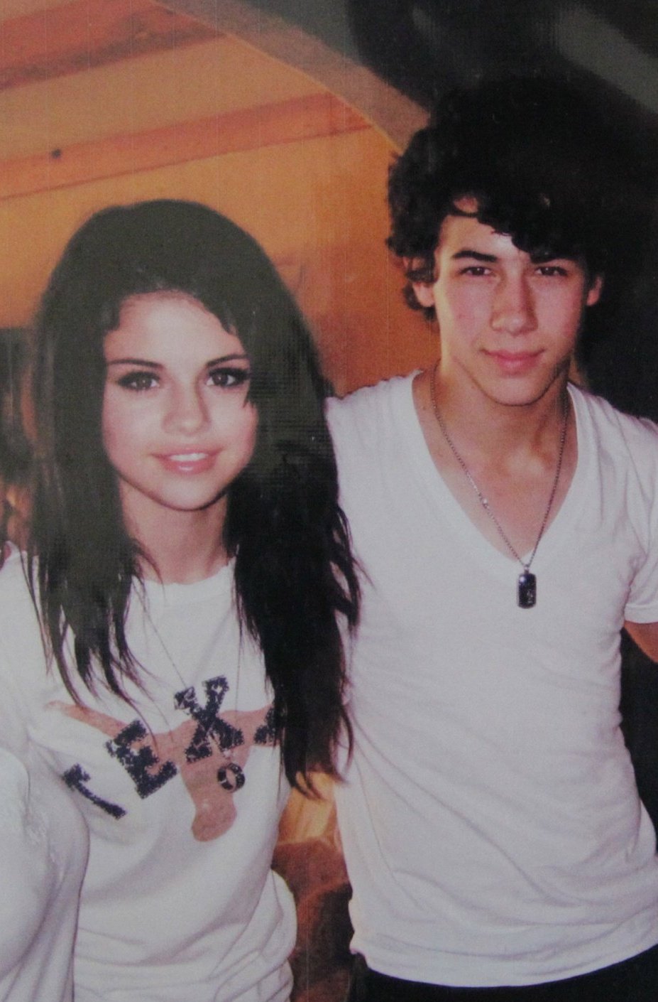Nick Jonas Bacia Selena Gomez