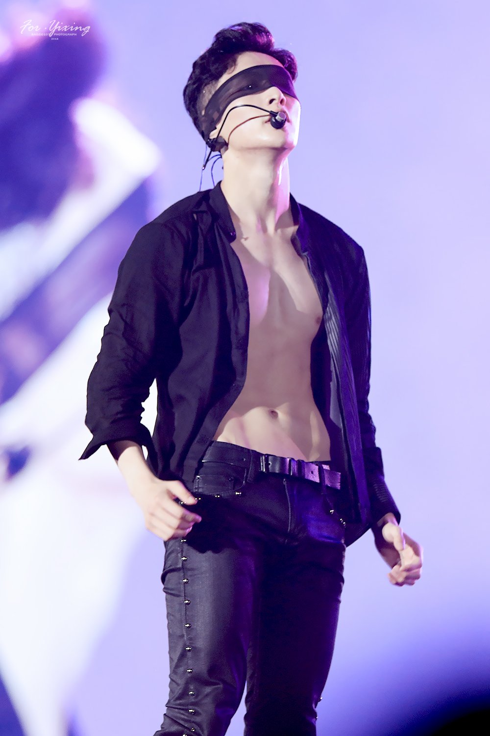 Lay Exo Abs