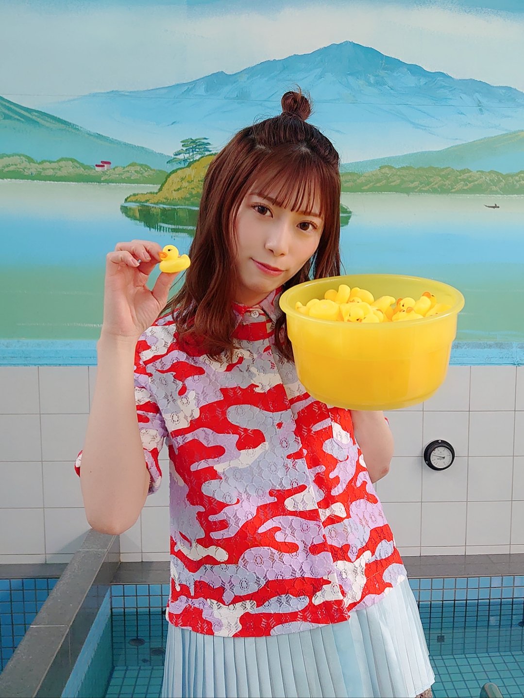 ブブカ編集部 on Twitter: "#日向坂46 特集のBUBKA7月号発売中☀️ 本日は #東村芽依 さんのオフショットをお届け🐥 #湯けむりめいめい の1日を是非誌面でご覧下さい♨️ ...