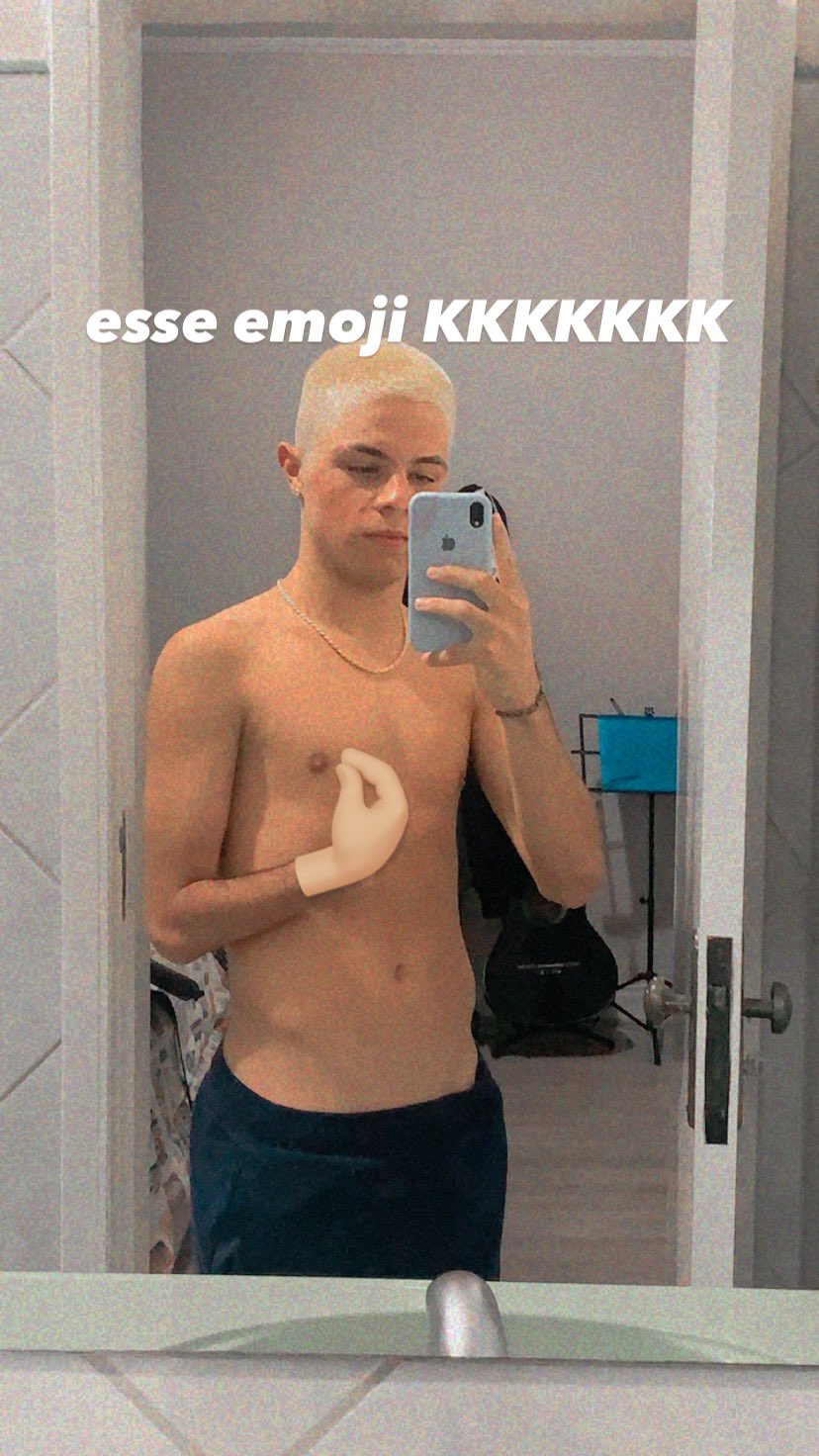 Vit vecchi on Twitter: "vitor com duas mãos