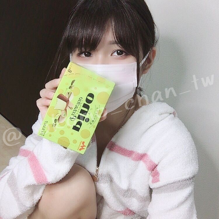 おこめちゃん🌾 on Twitter: "🌟今日は20時からプレミアライブするよ！🌟 →https://t.co/3QKd5nMdIS 暑いからピノ食べよ～🍦 数少ないからあげないよ～😋…