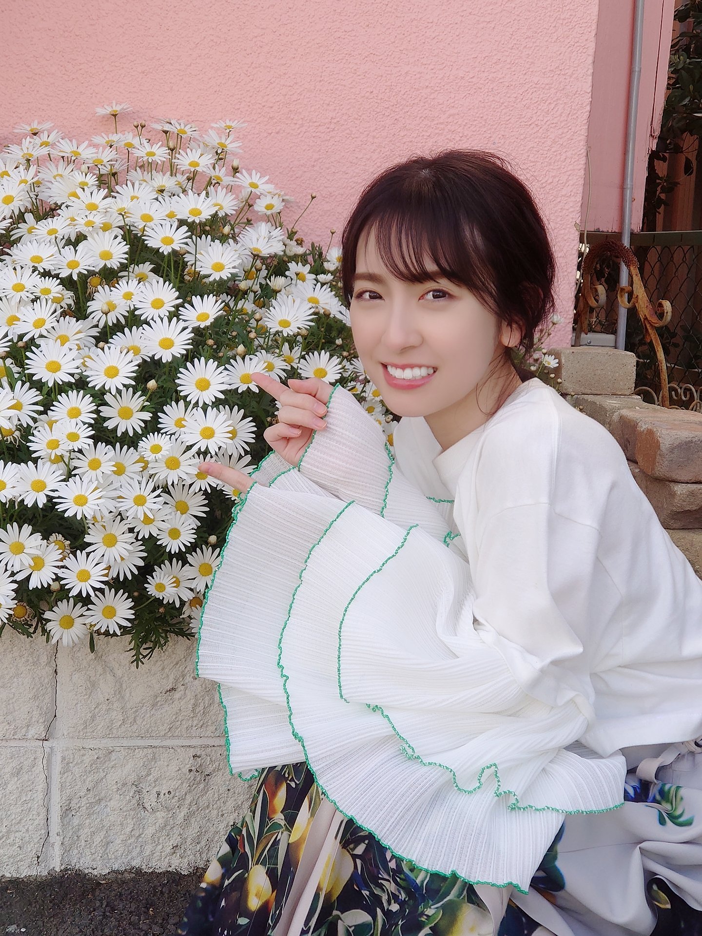 ブブカ編集部 on Twitter: "#日向坂46 特集のBUBKA7月号発売中☀️ 表紙カット撮影中の #金村美玖 さんのオフショットをお届け‼️ 花🏵️と金村さん🍣です🥰 オンラインでの ...