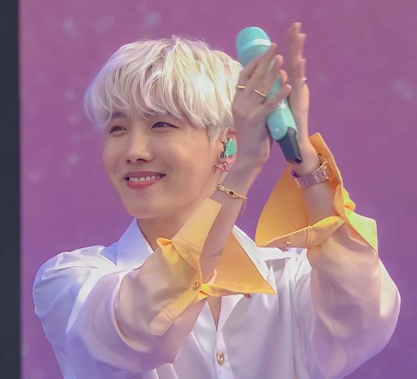 Soo Choi 💜 0610 (REST) on Twitter: "j-hope on Weverse 0613 Today the day we were together with ...