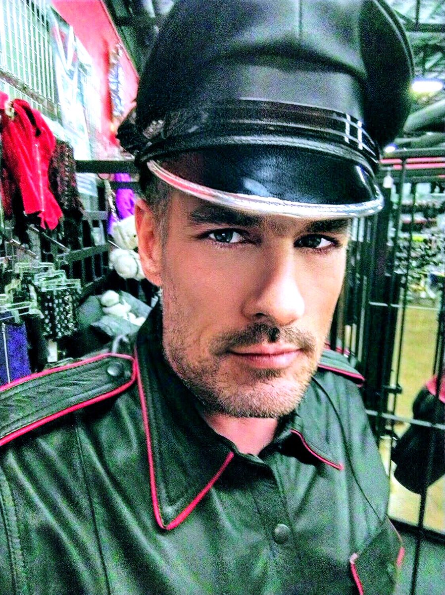 Robert Henninger's Instagram, Twitter & Facebook on IDCrawl