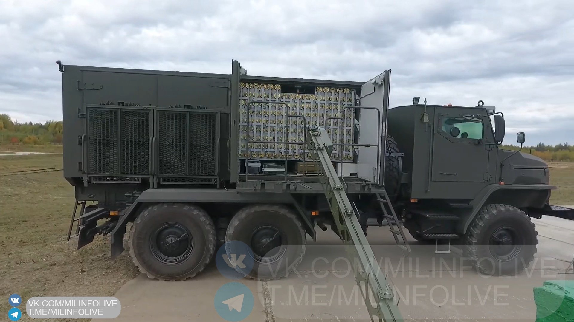 Rob Lee on Twitter: "Photos of the components of the 2S38 57mm Derivatsiya-PVO short-range air ...