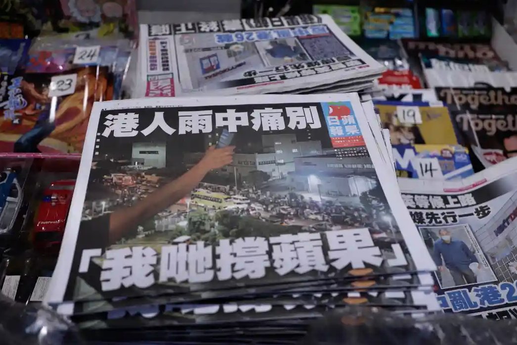 Jim Roberts On Twitter Hong Kong Police Arrest Former Senior Apple