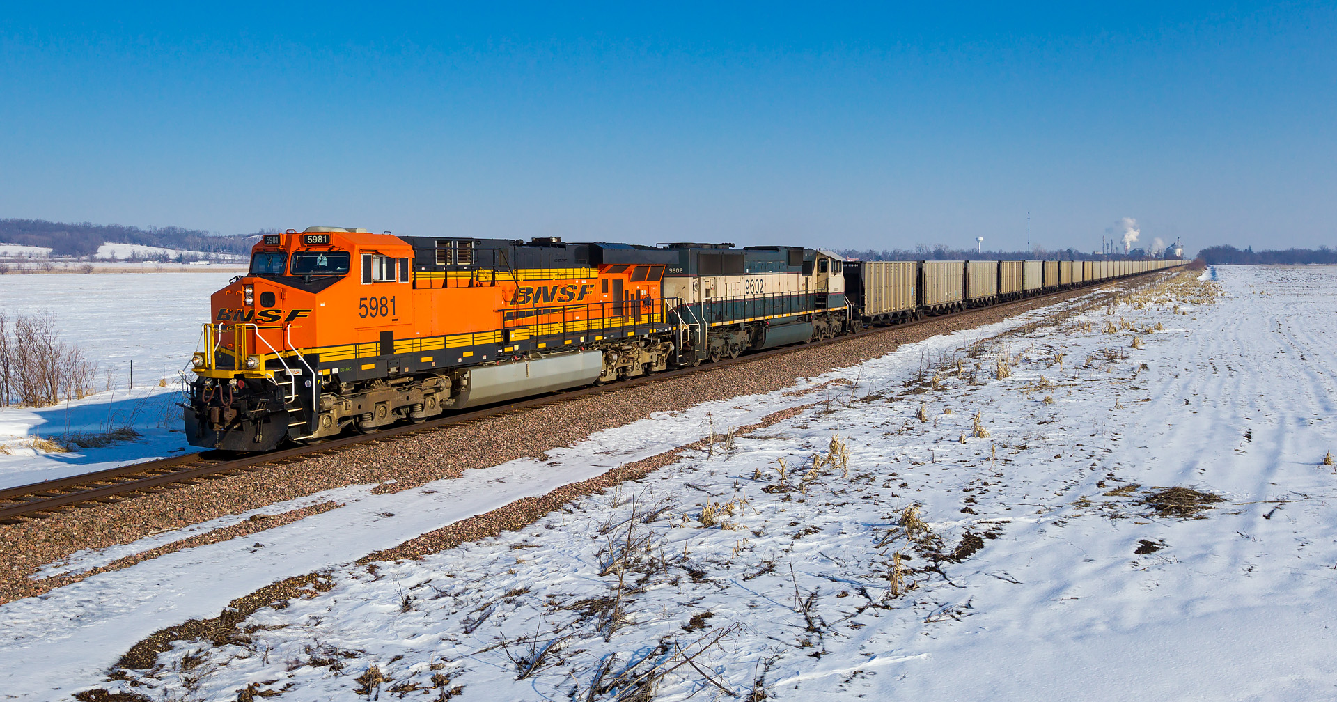 QStation on Twitter: "BNSF 5981 by James Edward Gilley BNSF 5981 and an EMD SD70MAC take their ...