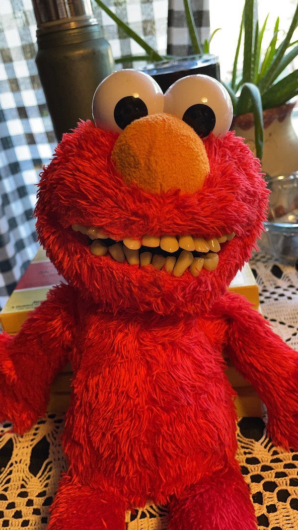 Elmo With A Knife