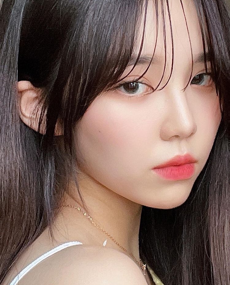 Minji Kim's Instagram, Twitter & Facebook on IDCrawl