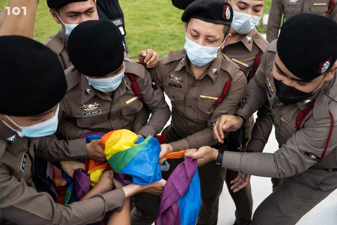 the101.world on Twitter: ":: สาดสีรุ้งให้กระทรวงศึกษาฯ :: 18 มิถุนายน 2564 กลุ่ม #นักเรียนเลว ...