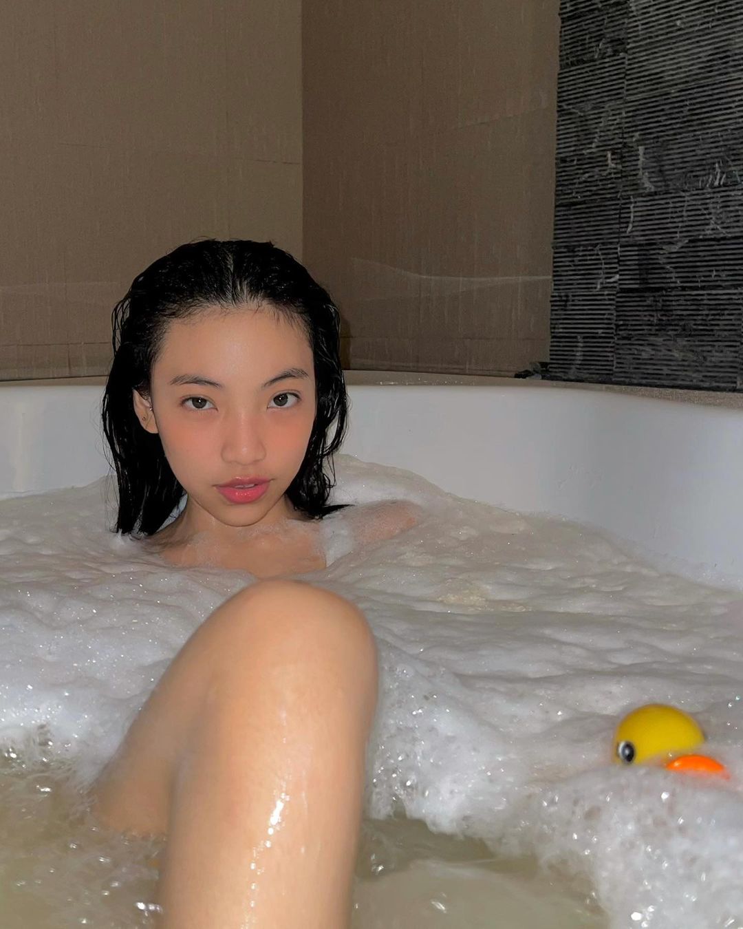 Taaoem 4eve FC Official on Twitter: "วันนี้อากาศร้อนจริง สงสัยต้องลองแช่อ่างแบบตาออมบ้าง เครดิต ...