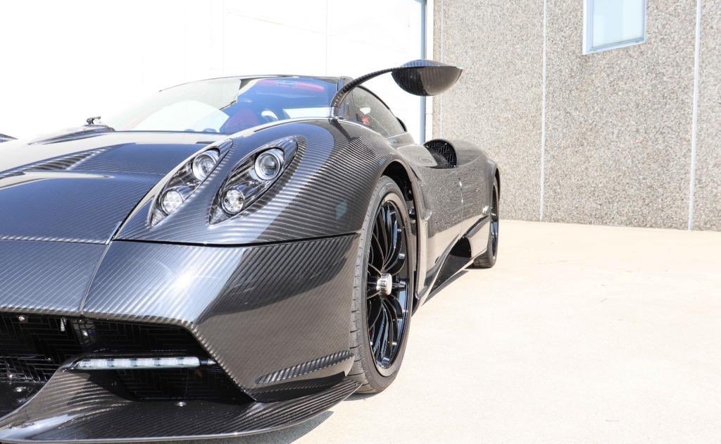 Pagani Huayra Exterior