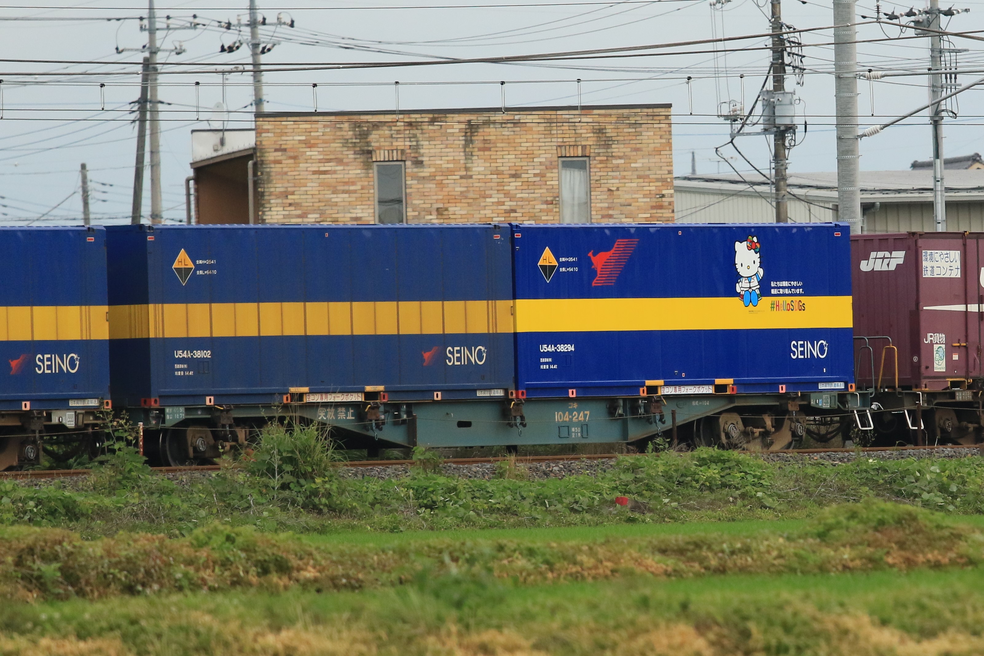 hanadanna2525 on Twitter: "6/23陸前山王着4059列車 EH500-15牽引 6車目ｺｷ104-247 キティちゃん積載 U54A-38294 北行きにも載るのね ...