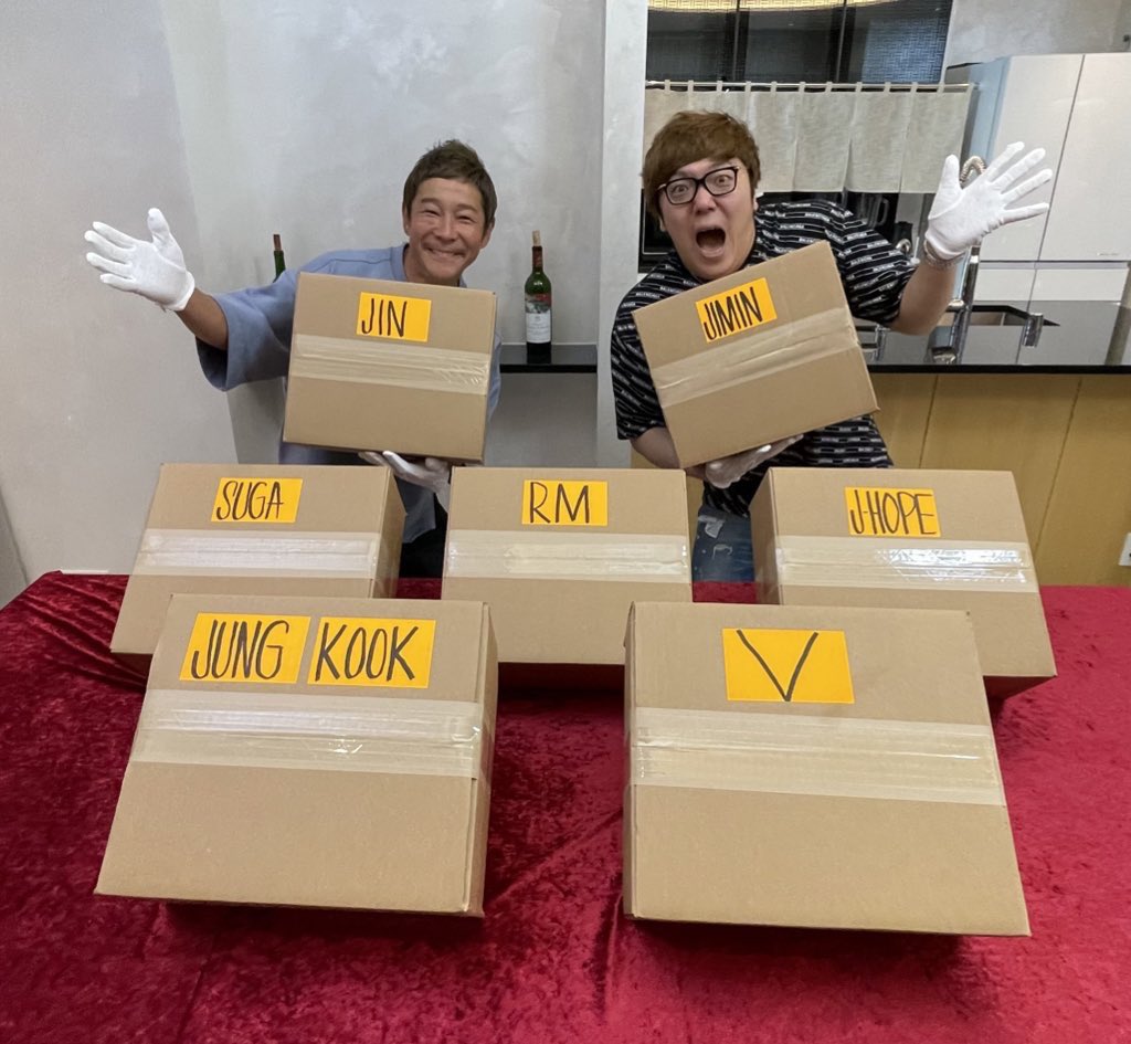 HIKAKIN😎ヒカキン 【YouTuber】 on Twitter: "約2000万円で落札したBTS DynamiteのMV衣装がついに届きました！開封動画はヒカキンTVと前澤友作 ...