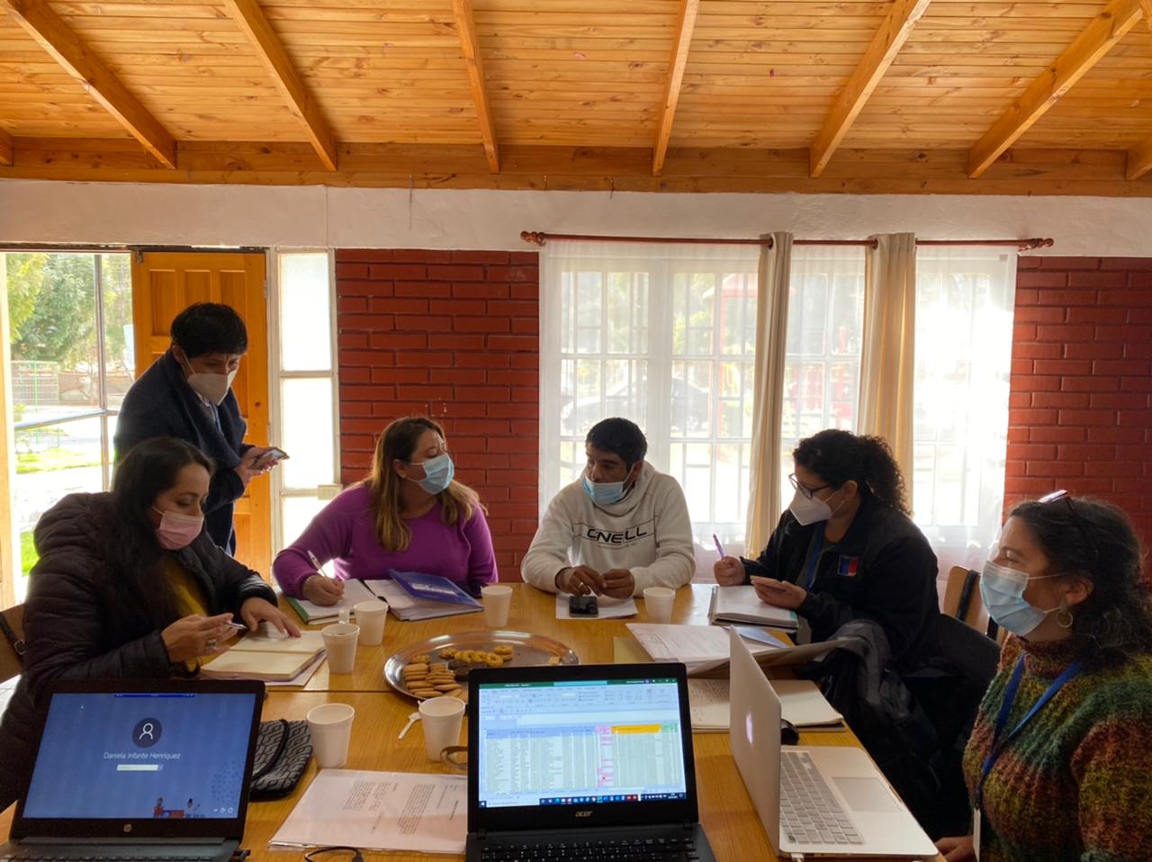 Serviu Valparaíso on Twitter: "Trabajando junto a los vecinos que se organizan por sus vivienda ...