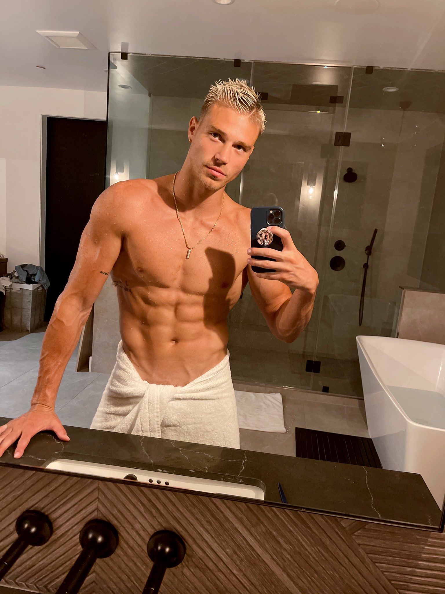 fluorescent light -> @eagles_abs