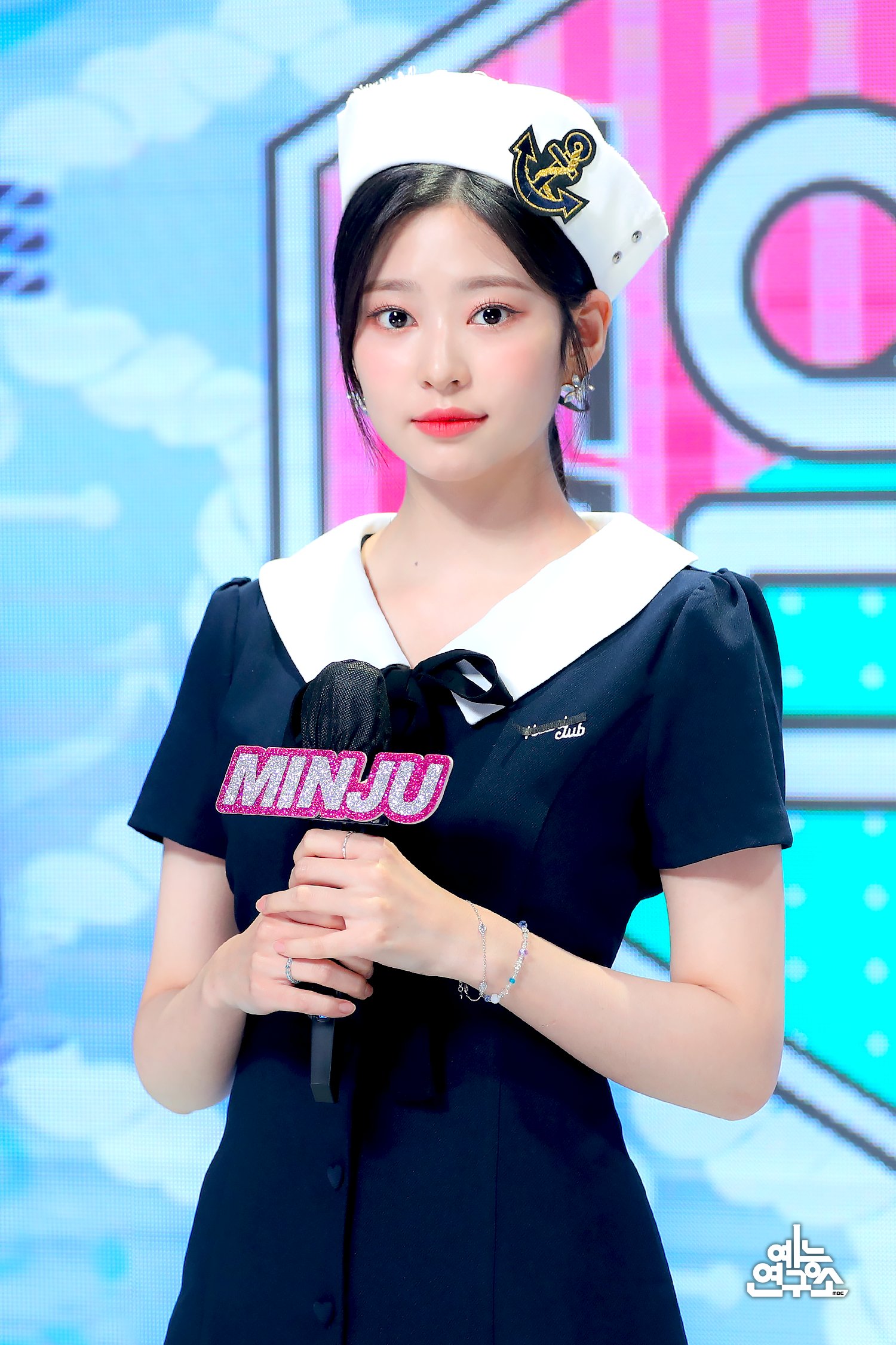 sldnkamdkwo on Twitter: "RT @MBC_entertain: 마린룩의 정석! 3MC와 함께하는 ⛴💙 #쇼음악중심 내일 3시 30분에 만나요 (´ ...